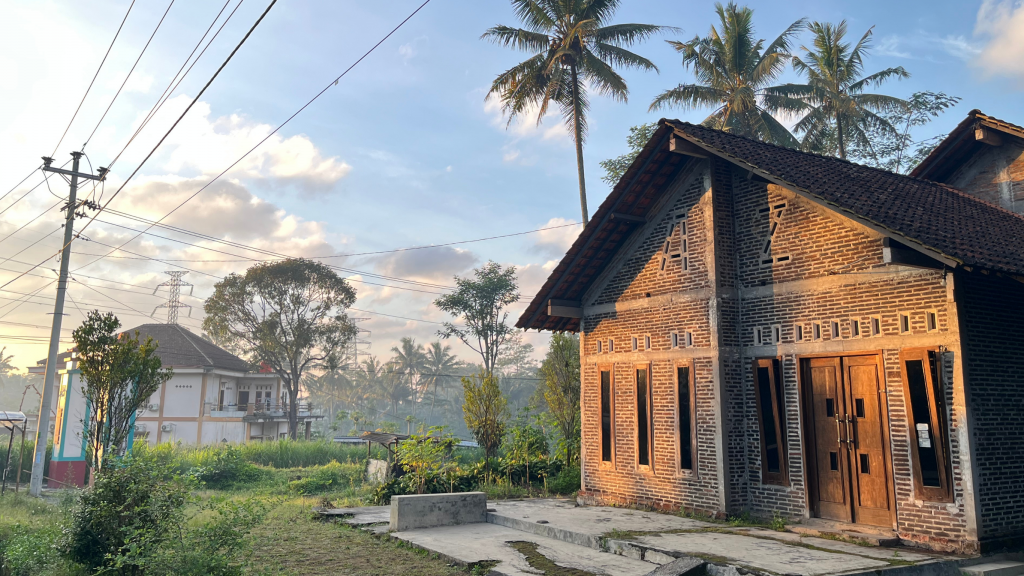 Fakta: 70% Rumah Tua Bocor Karena Sistem Atap Rusak - Solusi Kebocoran ...